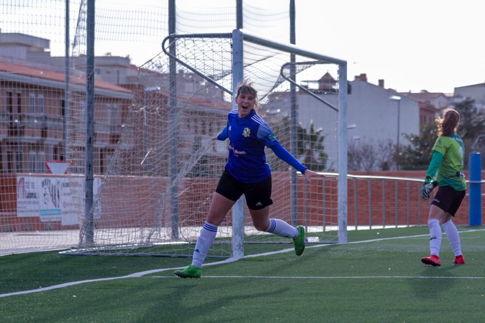 Sara Serna y una mochila cargada de goles - Futboleras